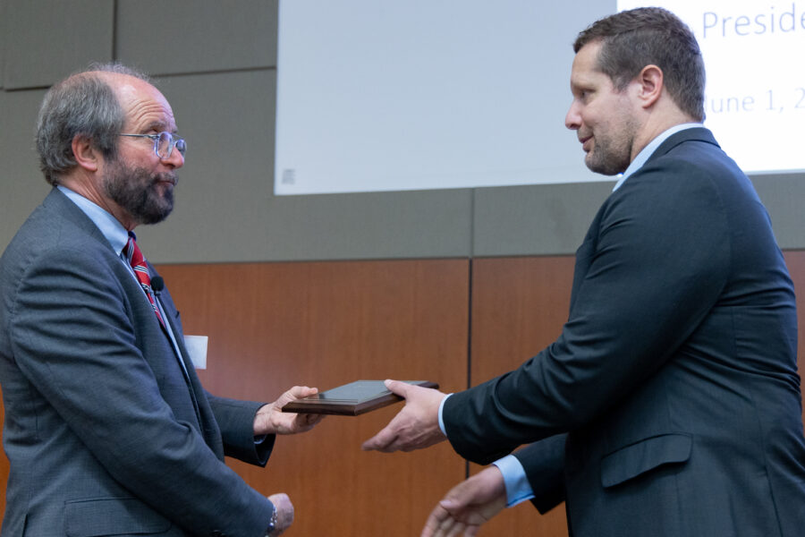 Greg Avey Receives 2023 Dean’s Teaching Award – Department of Radiology ...